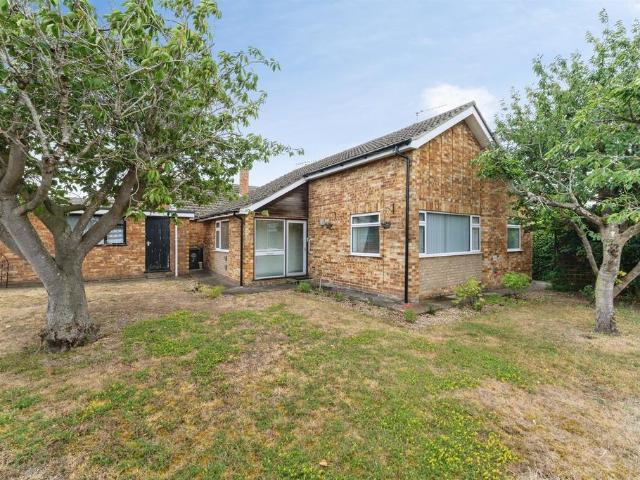 2 bedroom detached bungalow for sale