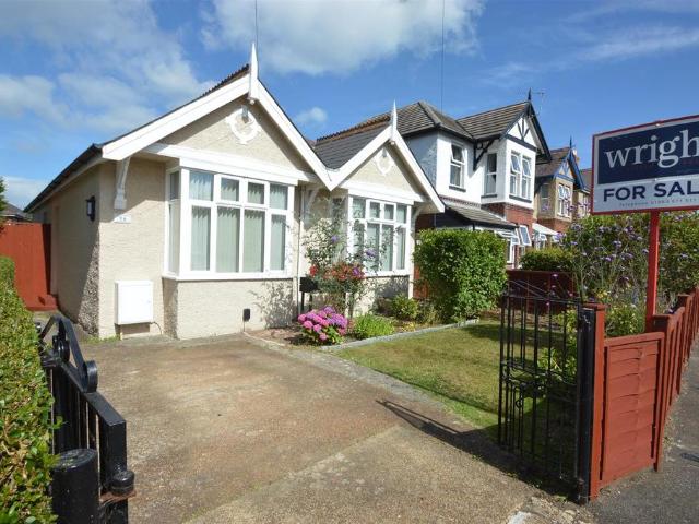 2 bedroom detached bungalow for sale
