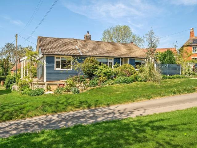 2 bedroom detached bungalow for sale