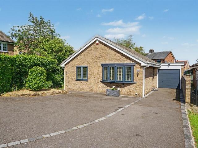 2 bedroom detached bungalow for sale