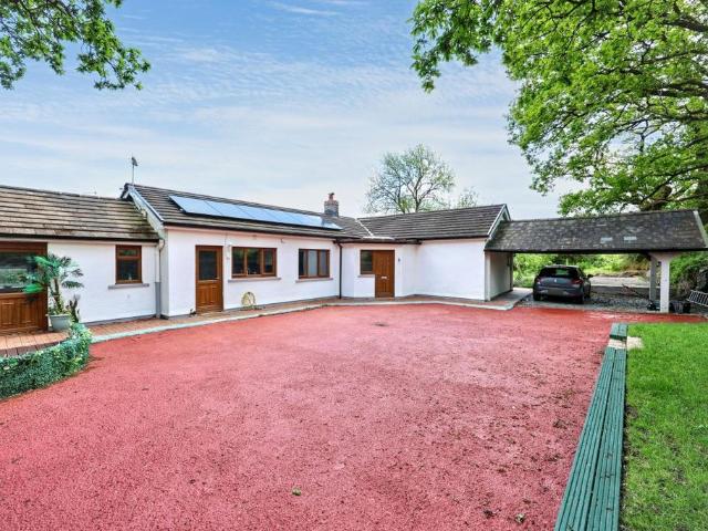 2 bedroom detached bungalow for sale