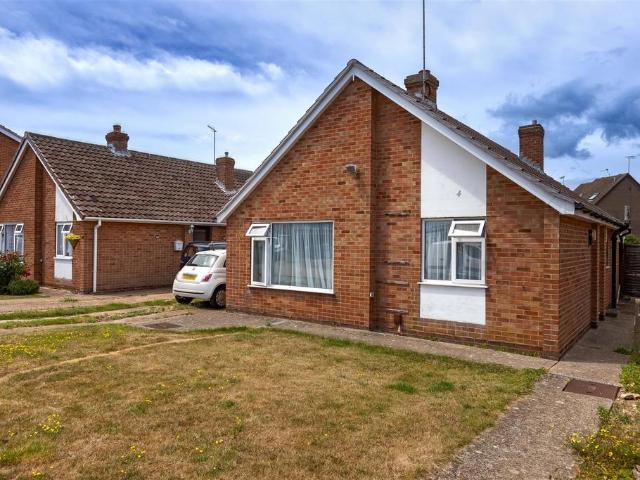 2 bedroom detached bungalow for sale
