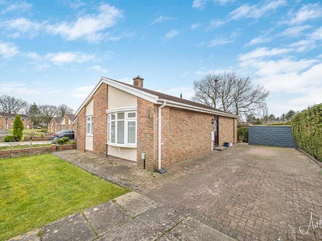 2 bedroom detached bungalow for sale