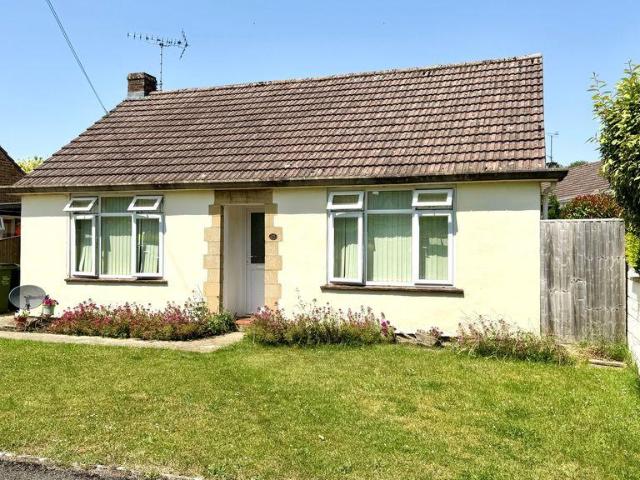 2 bedroom detached bungalow for sale