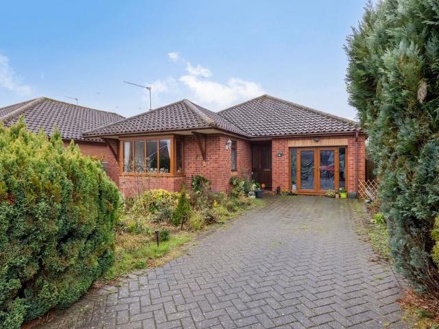 2 bedroom detached bungalow for sale