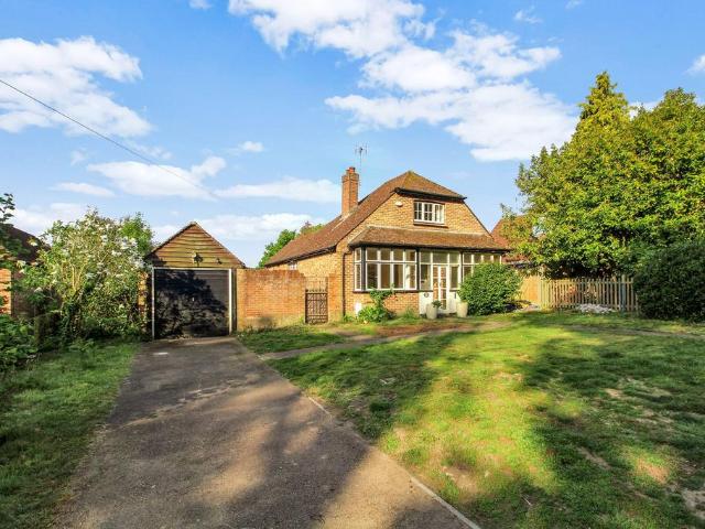 2 bedroom detached bungalow for sale