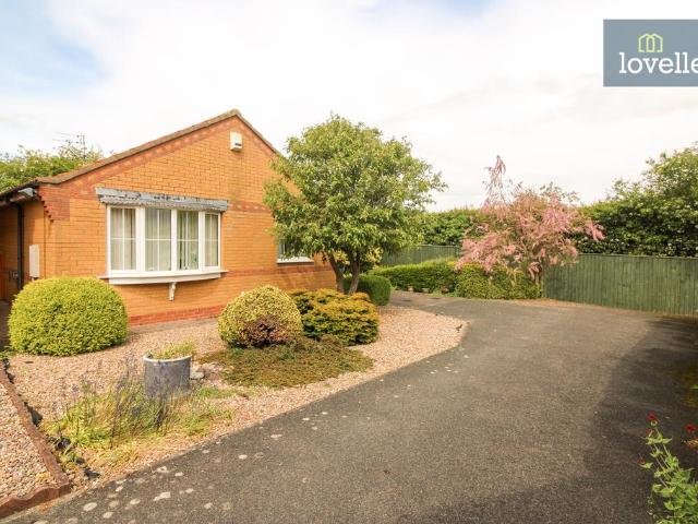 2 bedroom detached bungalow for sale