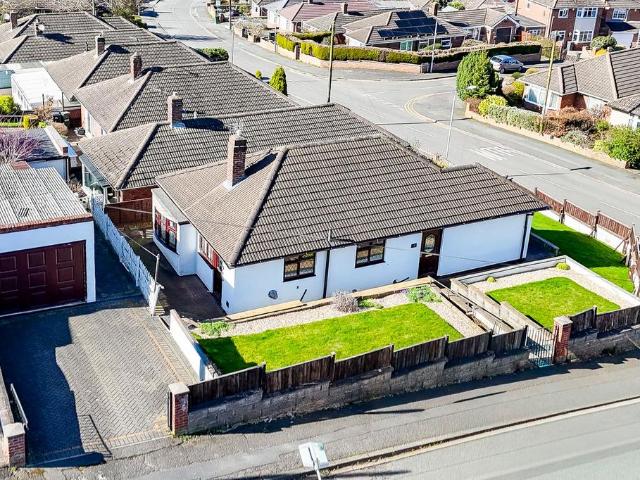 2 bedroom detached bungalow for sale