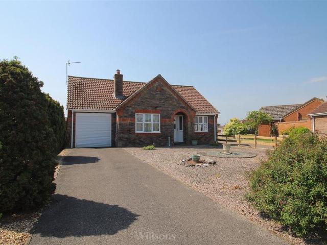2 bedroom detached bungalow for sale