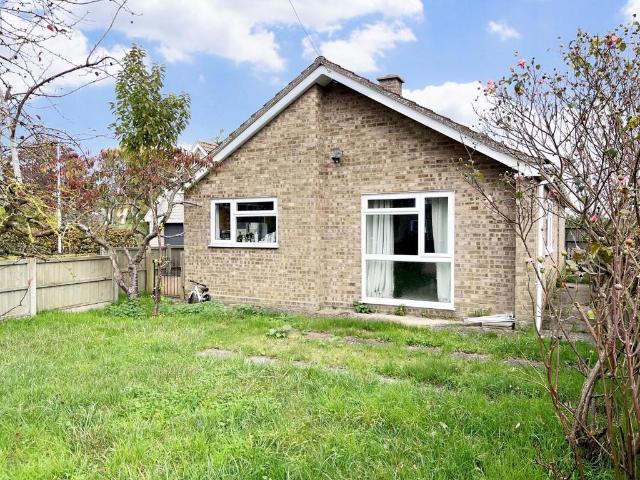 2 bedroom detached bungalow for sale