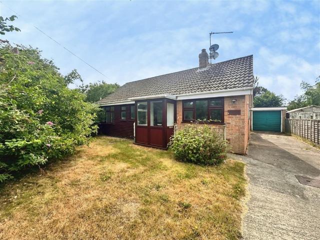 2 bedroom detached bungalow for sale