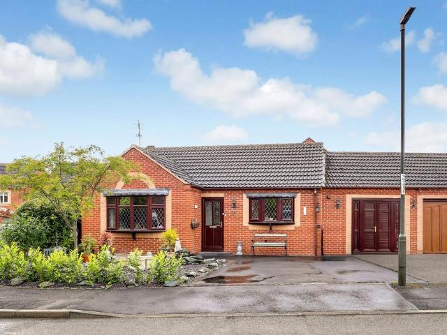 2 bedroom detached bungalow for sale