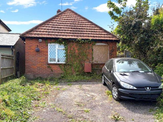 2 bedroom detached bungalow for sale