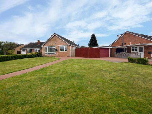 2 bedroom detached bungalow for sale