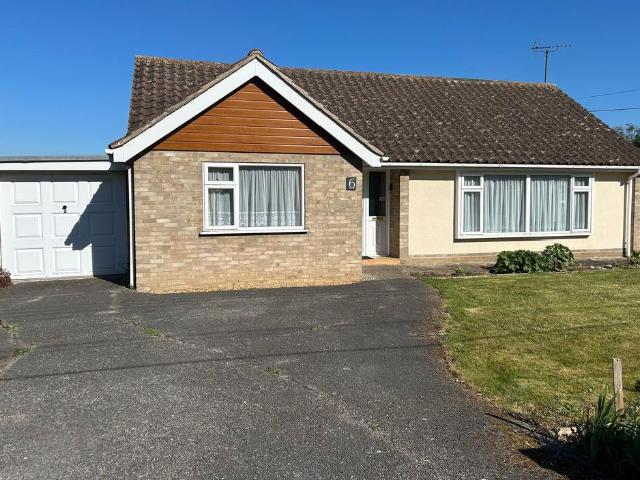 2 bedroom detached bungalow for sale