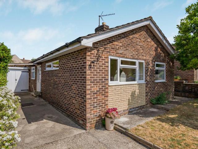 2 bedroom detached bungalow for sale