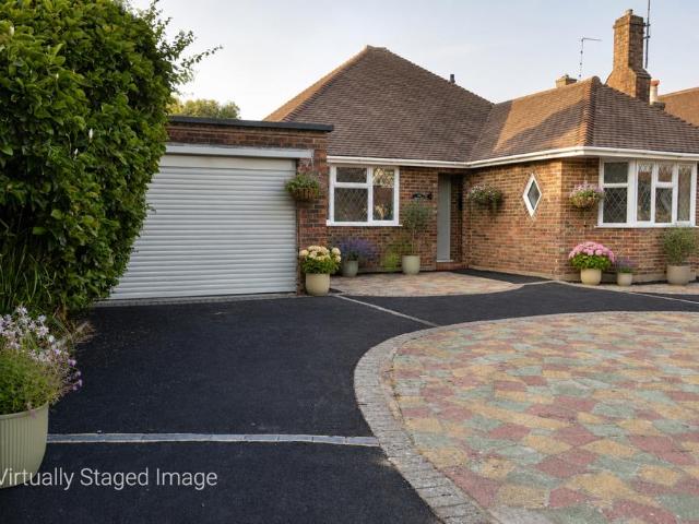2 bedroom detached bungalow for sale