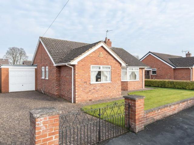 2 bedroom detached bungalow for sale