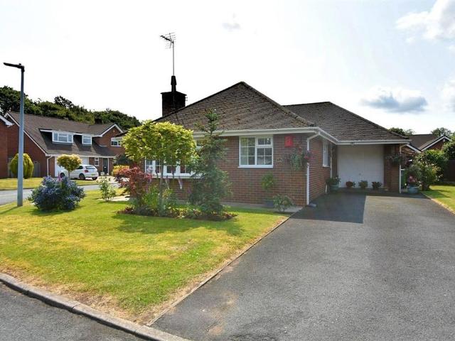 2 bedroom detached bungalow for sale