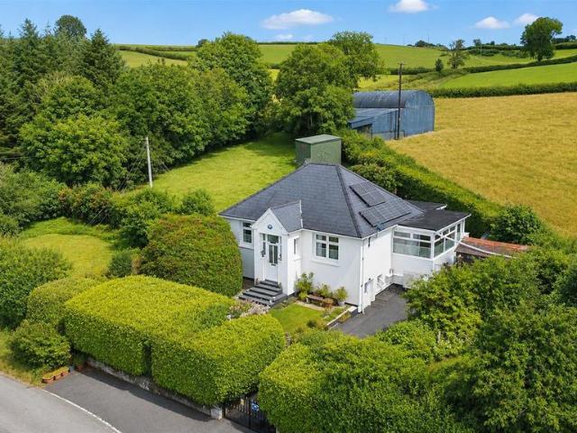 2 bedroom detached bungalow for sale