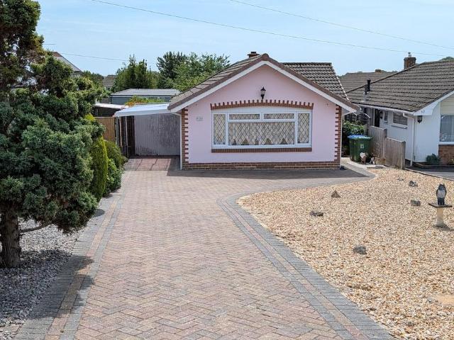 2 bedroom detached bungalow for sale