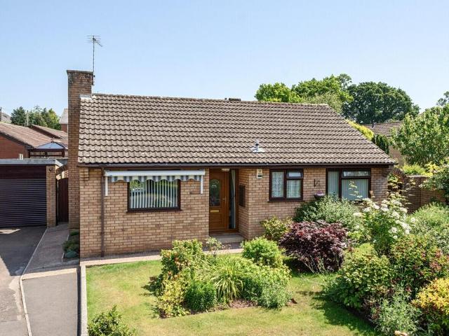 2 bedroom detached bungalow for sale