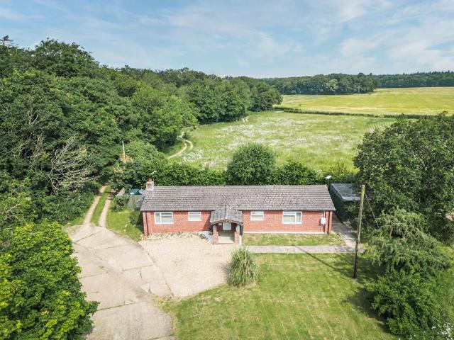 2 bedroom detached bungalow for sale