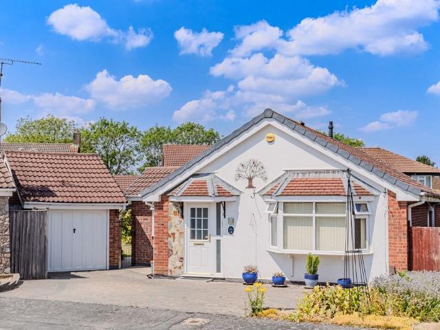 2 bedroom detached bungalow for sale