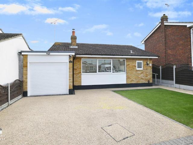 2 bedroom detached bungalow for sale