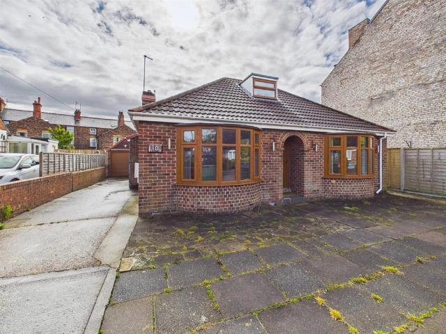 2 bedroom detached bungalow for sale