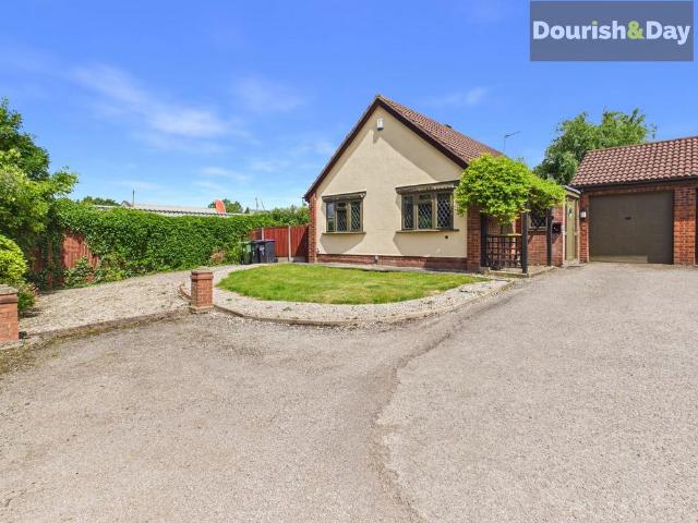 2 bedroom detached bungalow for sale