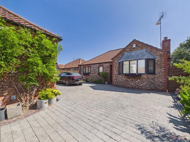 2 bedroom detached bungalow for sale