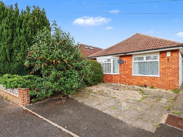 2 bedroom detached bungalow for sale