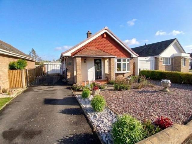 2 bedroom detached bungalow for sale
