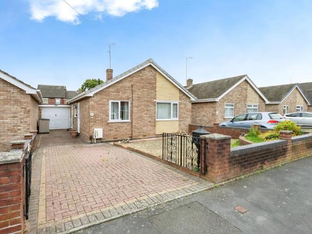 2 bedroom detached bungalow for sale