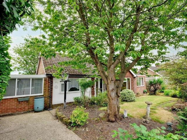 2 bedroom detached bungalow for sale