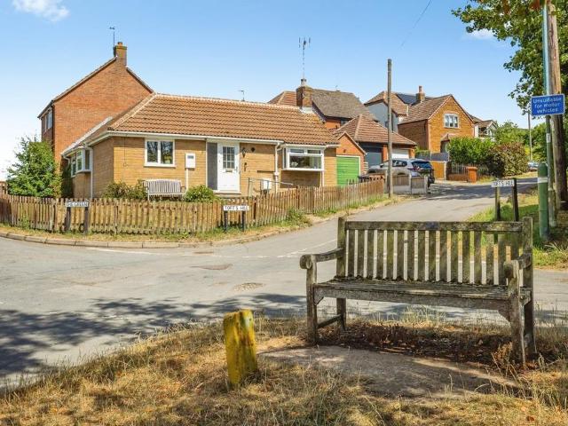 2 bedroom detached bungalow for sale