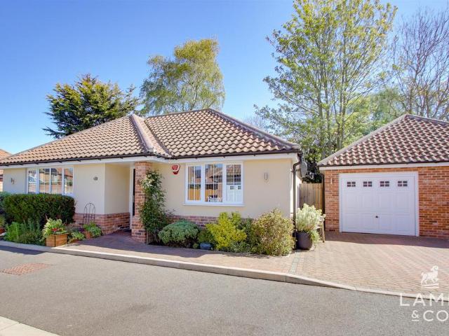2 bedroom detached bungalow for sale