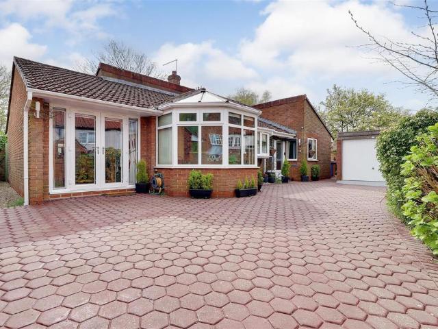 2 bedroom detached bungalow for sale