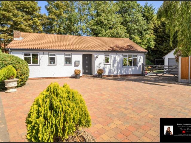 2 bedroom detached bungalow for sale