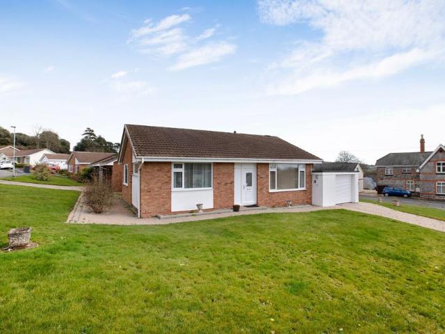 2 bedroom detached bungalow for sale