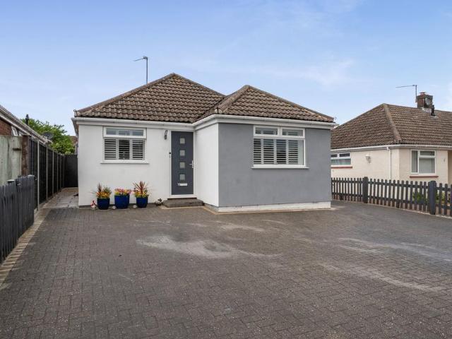 2 bedroom detached bungalow for sale