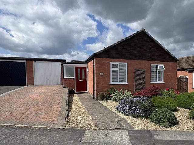 2 bedroom detached bungalow for sale