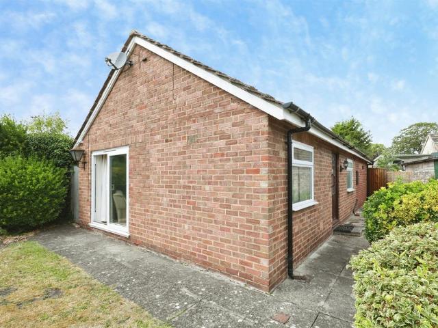 2 bedroom detached bungalow for sale