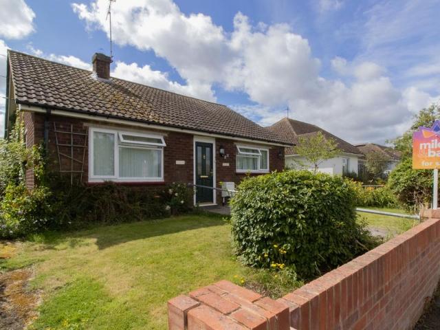 2 bedroom detached bungalow for sale