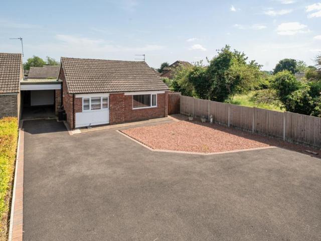 2 bedroom detached bungalow for sale