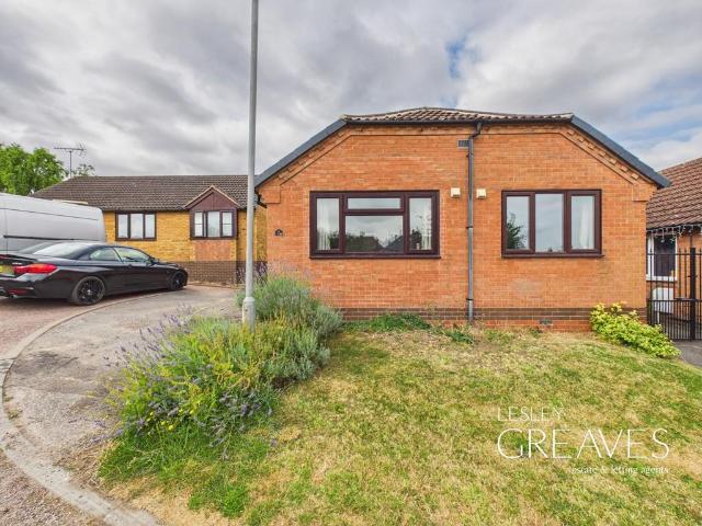 2 bedroom detached bungalow for sale