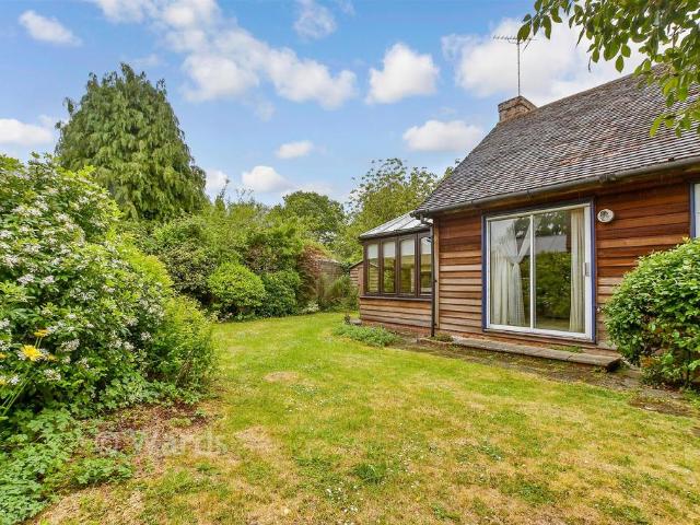 2 bedroom detached bungalow for sale