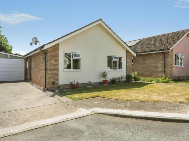 2 bedroom detached bungalow for sale