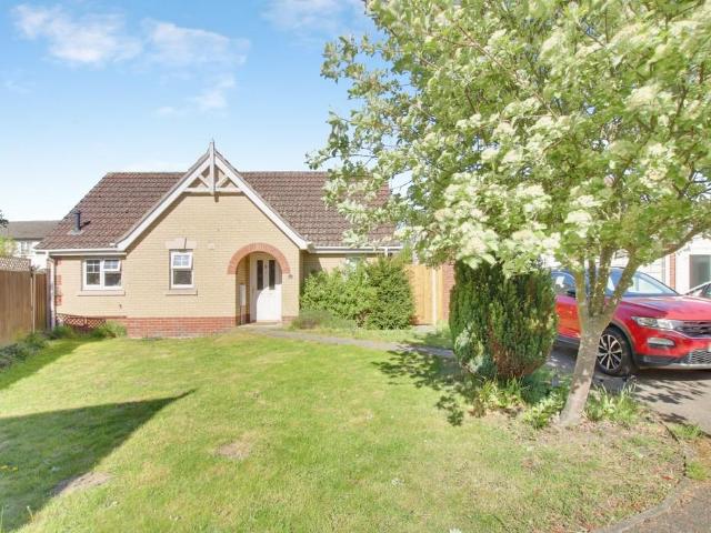 2 bedroom detached bungalow for sale